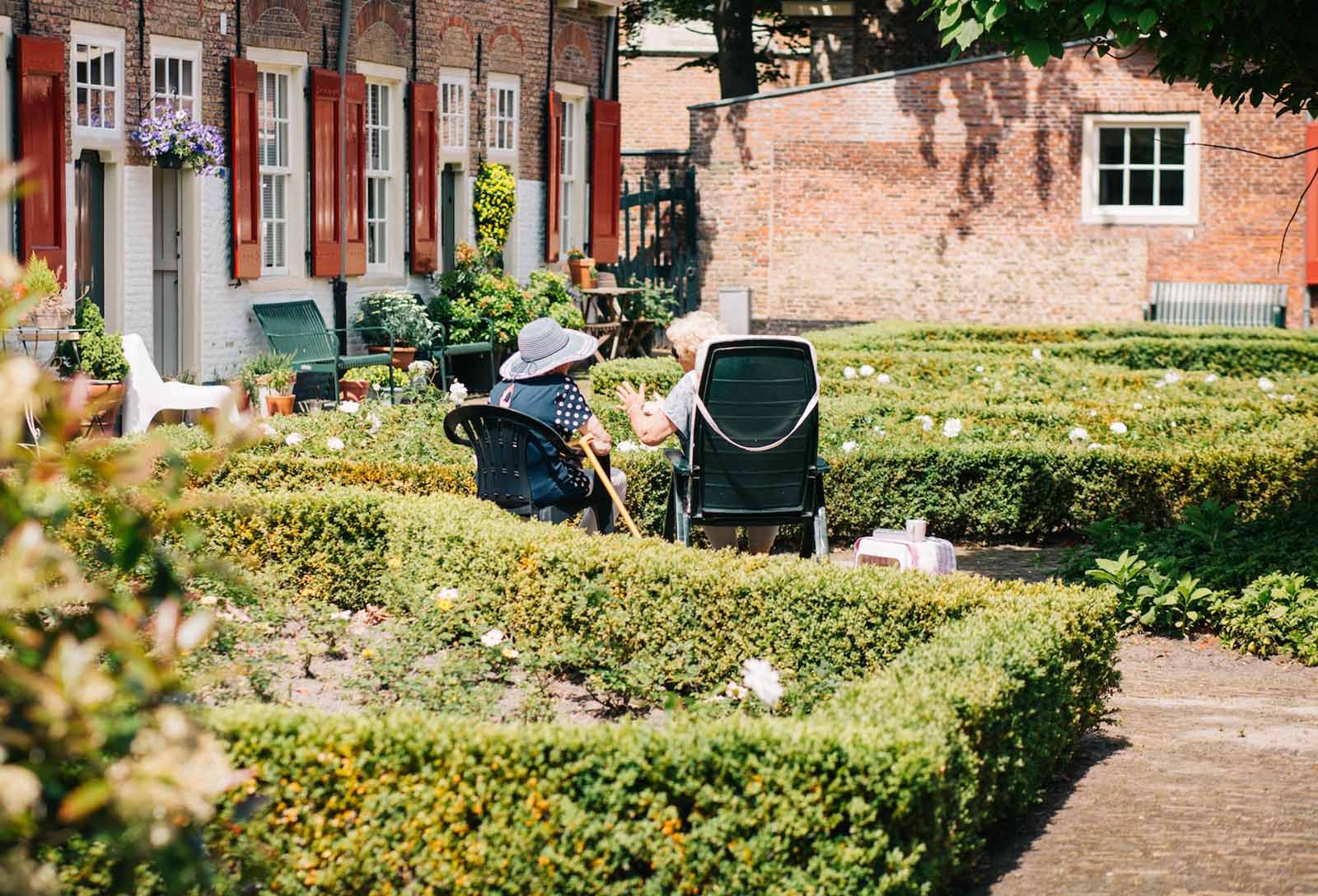 The 6 Benefits of Living in a Retirement Village - Pacific Coast Village